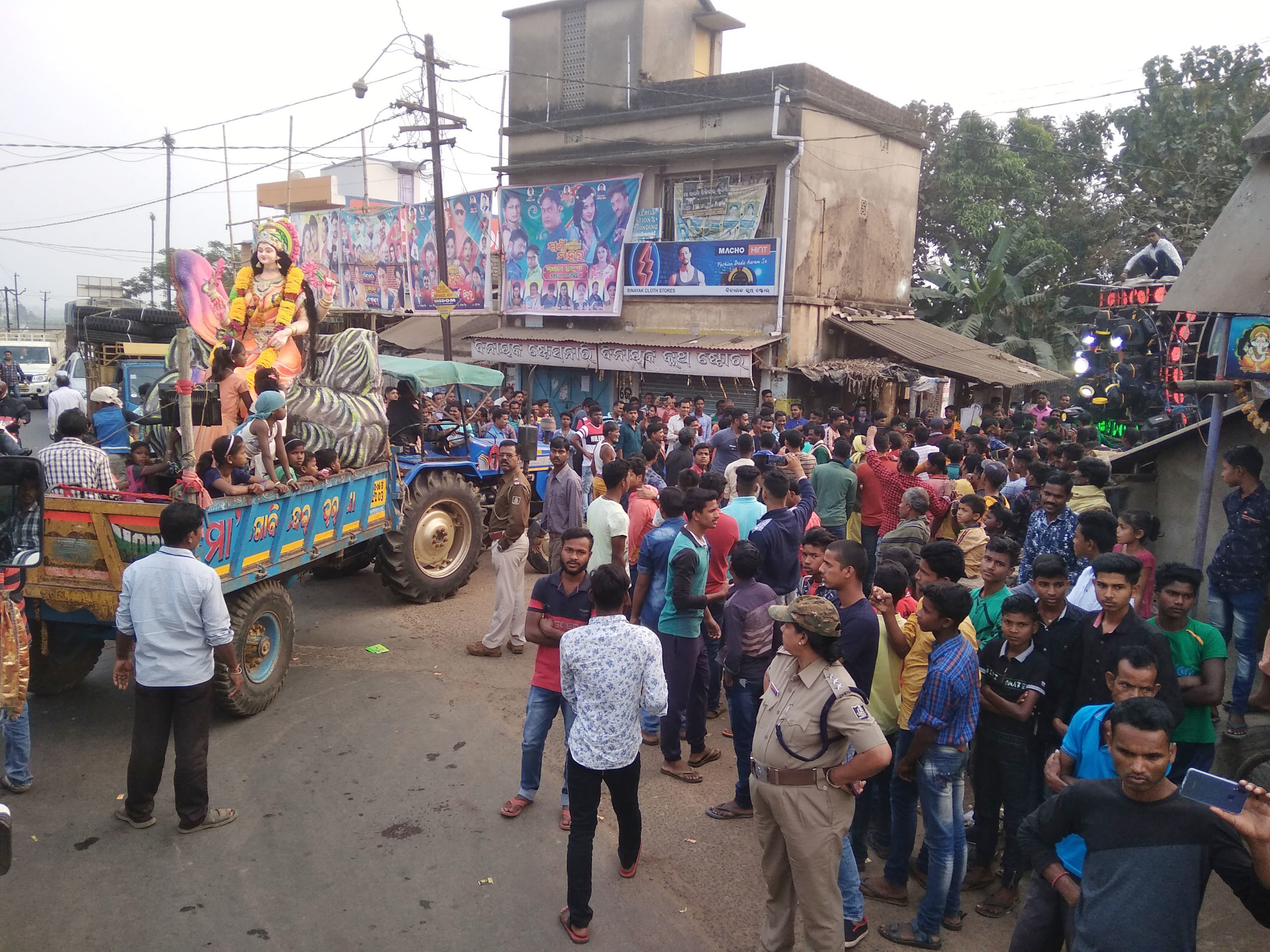 ଡିଜେ ସାଉଣ୍ଡରେ କମ୍ପିଲା ଭାପୁର - Dharitri